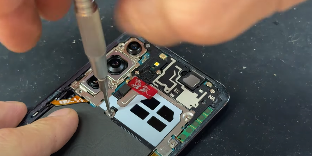 Step-by-Step Guide : Samsung S22 Screen Replacement
